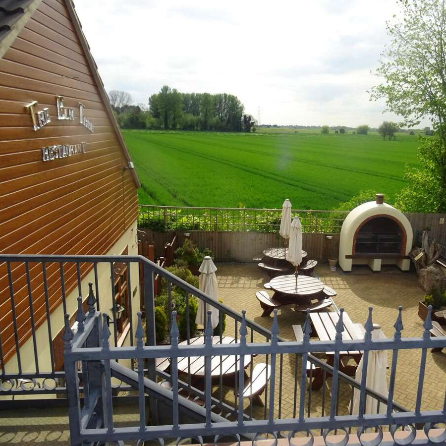 Outdoor dining in Wisbech | Elm Tree Inn